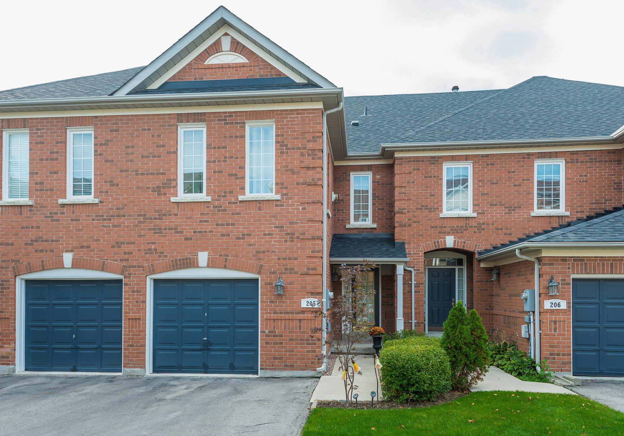 205-190 Harding Boulevard, Richmond Hill - Tar Team Real Estate